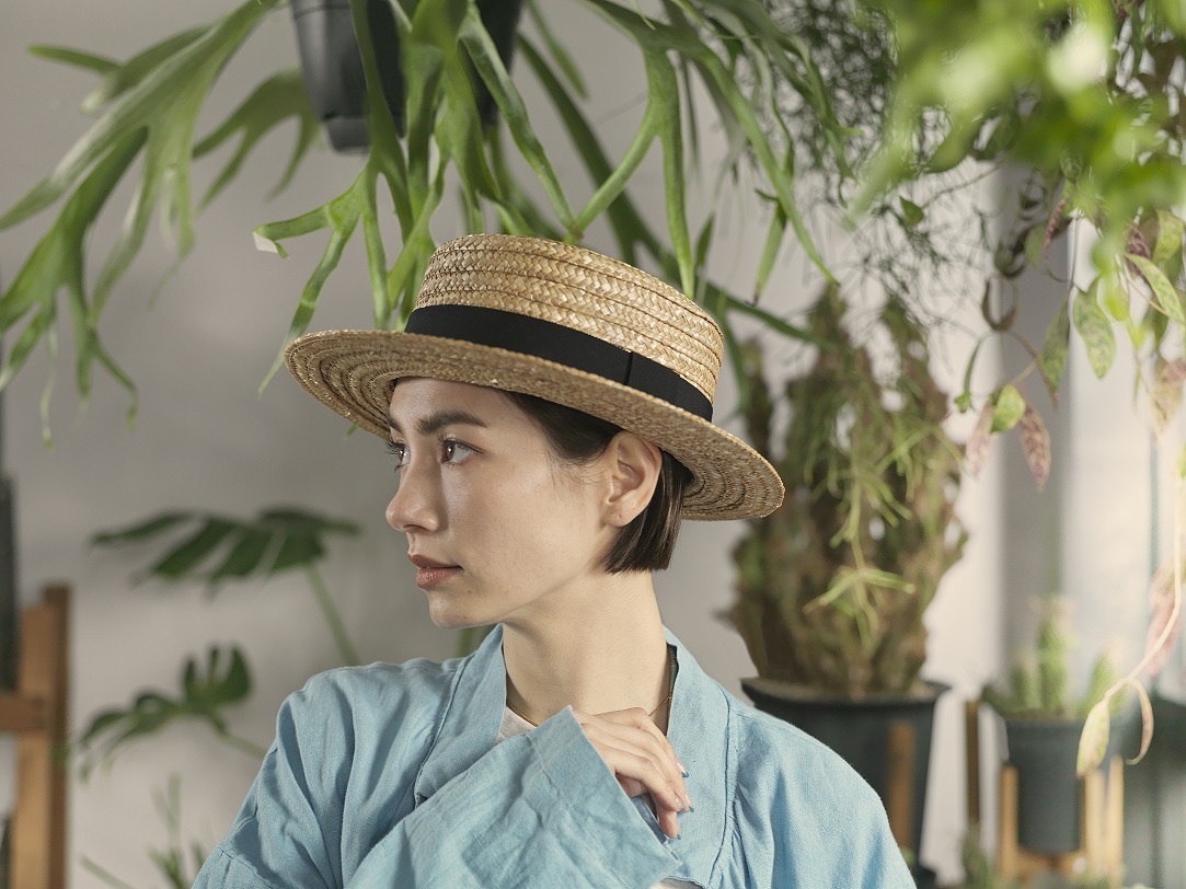 日本のモノづくりを支援するDtoCプロジェクト『CRAHUG』 モデル浜島 直子さんとのコラボ商品を販売開始 ～「晴れの国」岡山・瀬戸内の帽子職人が手がけるソフトセーラハットを共同開発 ...